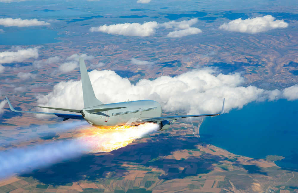 HORRIFYING Engine Fire — Passengers Evacuated | Featured Headlines